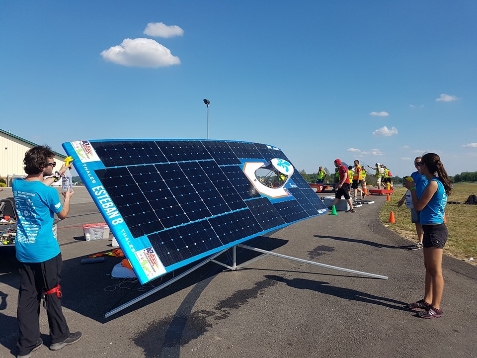 Qualifié, Esteban 8, le véhicule solaire de Polytechnique, franchira samedi la ligne de départ ...